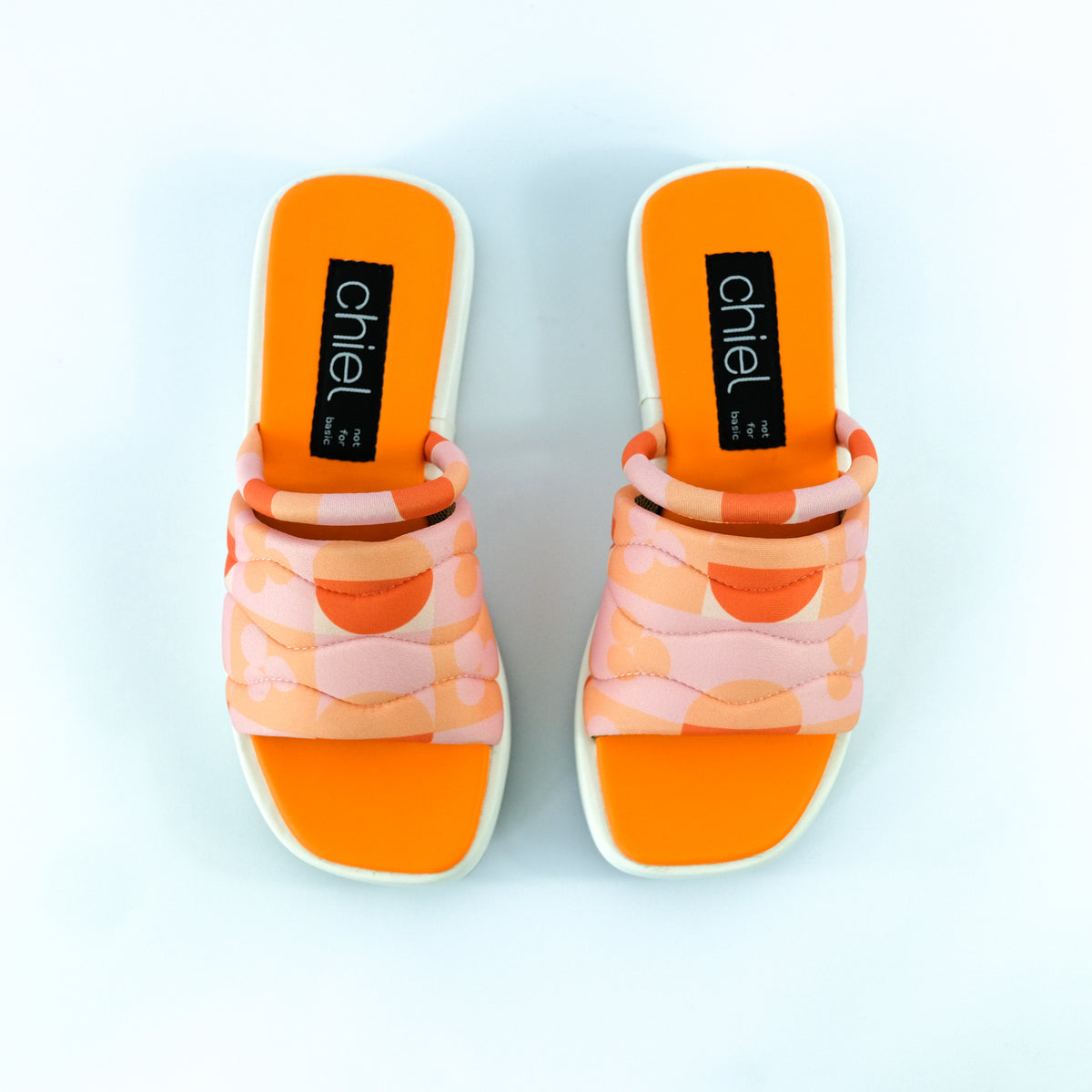 SELENA MONA – Chiel